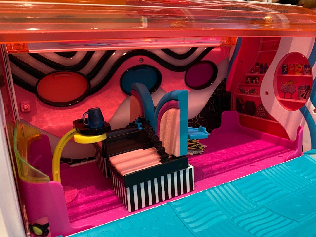 LOL Surprise OMG Plane 4-in-1 Playset Transforms into an Airplane, Car ...