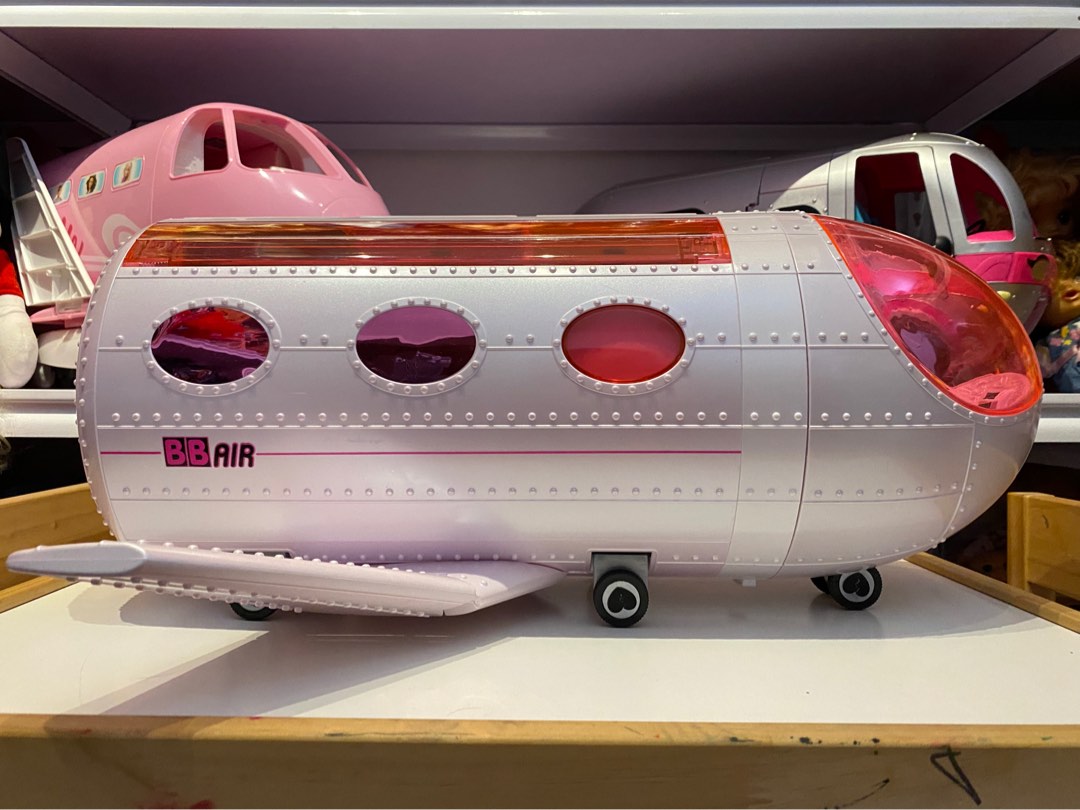 LOL Surprise OMG Plane 4-in-1 Playset Transforms into an Airplane, Car ...