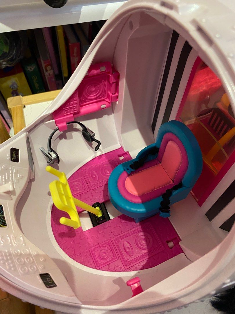 LOL Surprise OMG Plane 4-in-1 Playset Transforms into an Airplane, Car ...