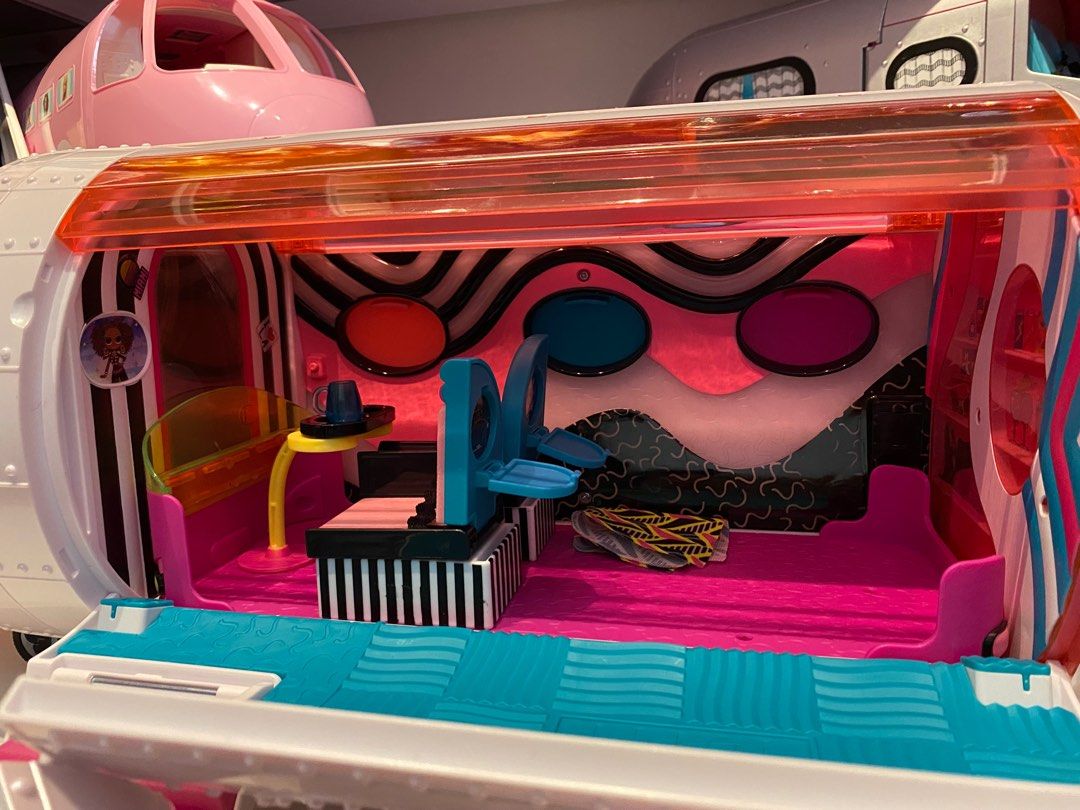 LOL Surprise OMG Plane 4-in-1 Playset Transforms into an Airplane, Car ...