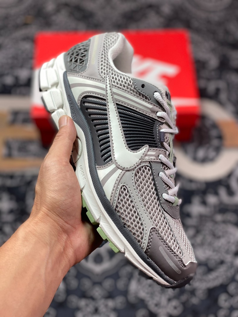 Nike Zoom Vomero 5, Men's Fashion, Footwear, Sneakers on Carousell