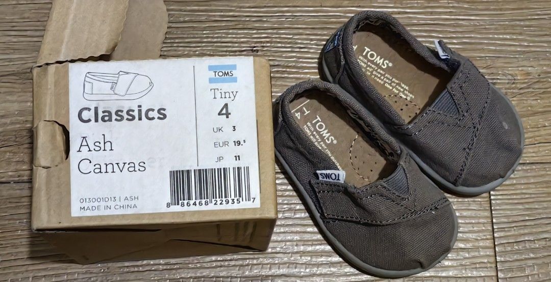 Original Toms Classics, Babies & Kids, Babies & Kids Fashion on Carousell