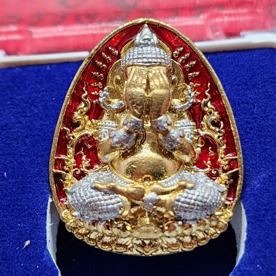 Phra pidta with back lp toh Serial:36 Wat tham singto thong (lp toh ...