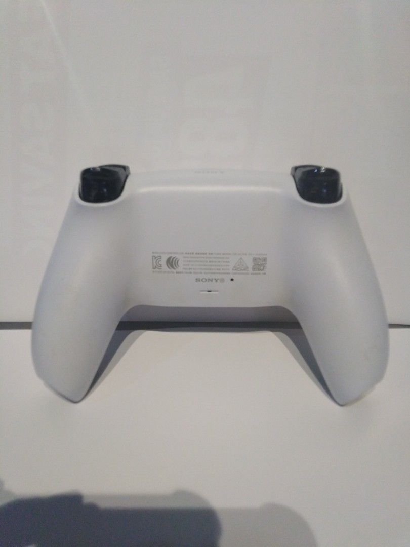 Original PS5 controller White SRP $99.90, Video Gaming, Gaming ...
