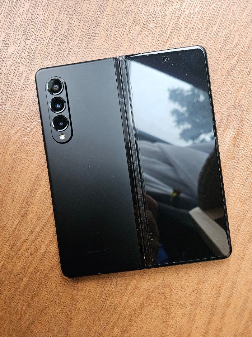 Samsung Galaxy Z Fold 3 with defective inner screen, Mobile Phones ...