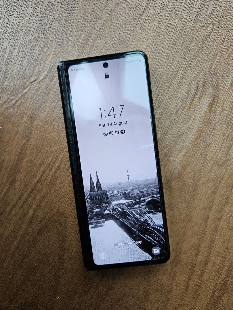 Samsung Galaxy Z Fold 3 with defective inner screen, Mobile Phones ...