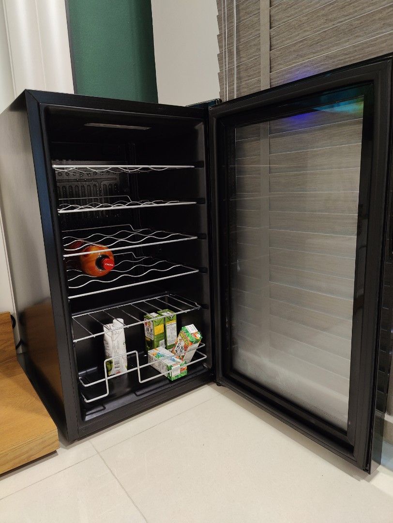 Small wine chiller, TV & Home Appliances, Kitchen Appliances, Wine ...