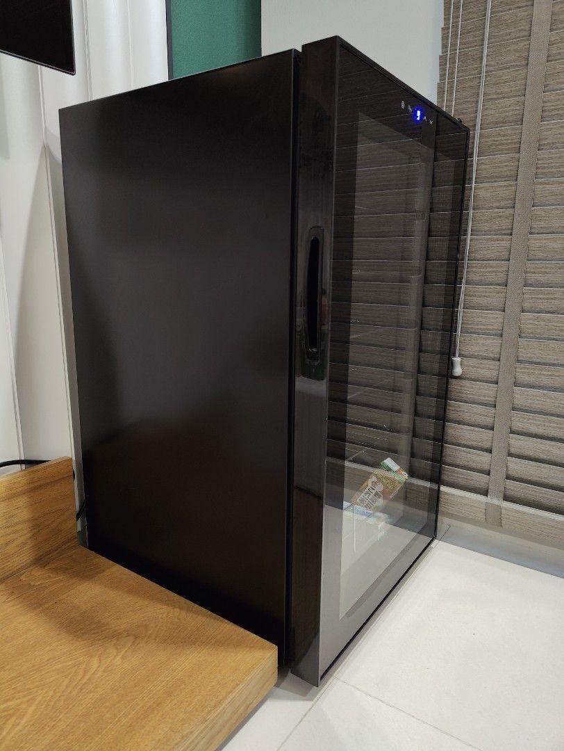 Small wine chiller, TV & Home Appliances, Kitchen Appliances, Wine ...