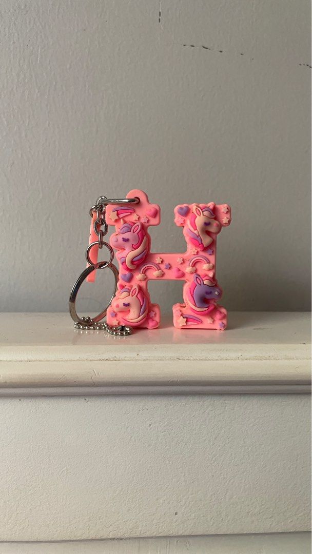 Smiggle letter H keychain on Carousell