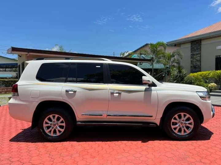 Toyota Land Cruiser Premium 4x4 diesel top of the line Auto, Cars for ...