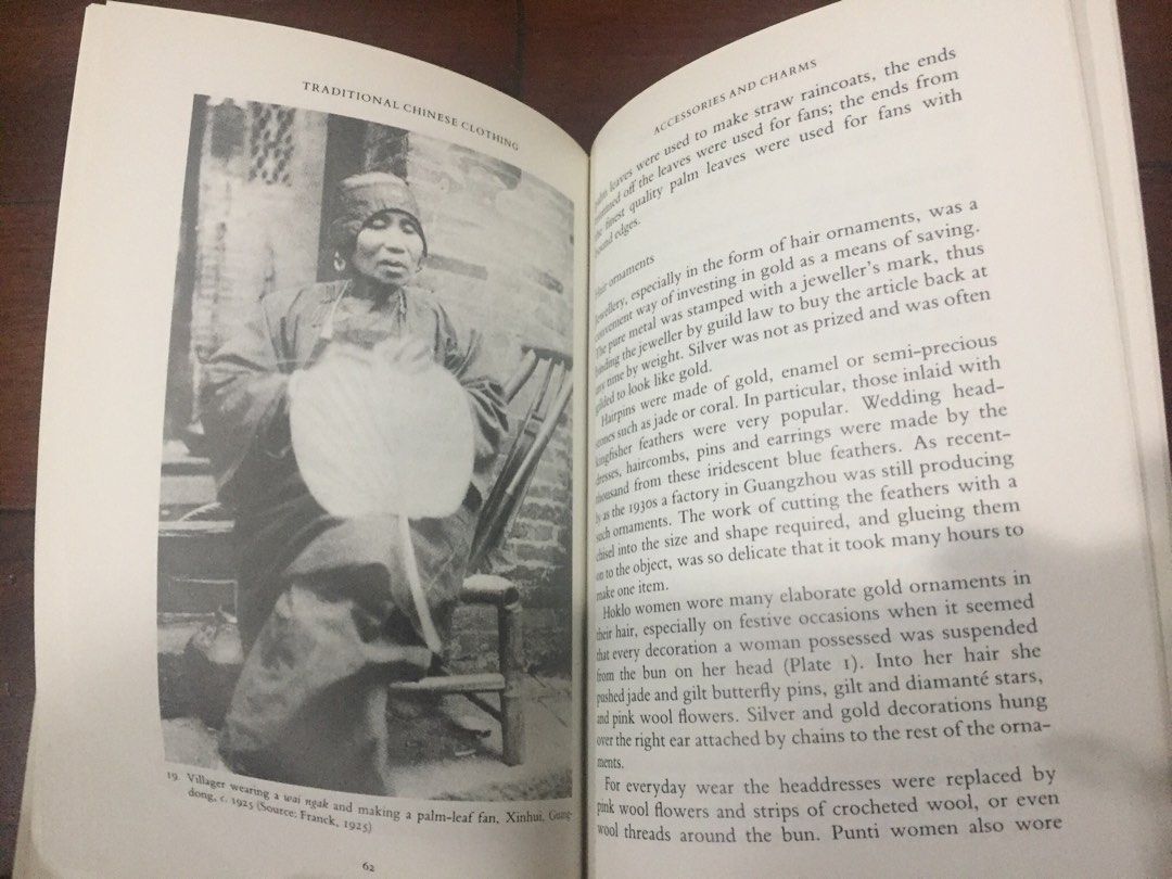 Traditional Chinese Clothing - Valery M. Garrett, Hobbies & Toys, Books ...