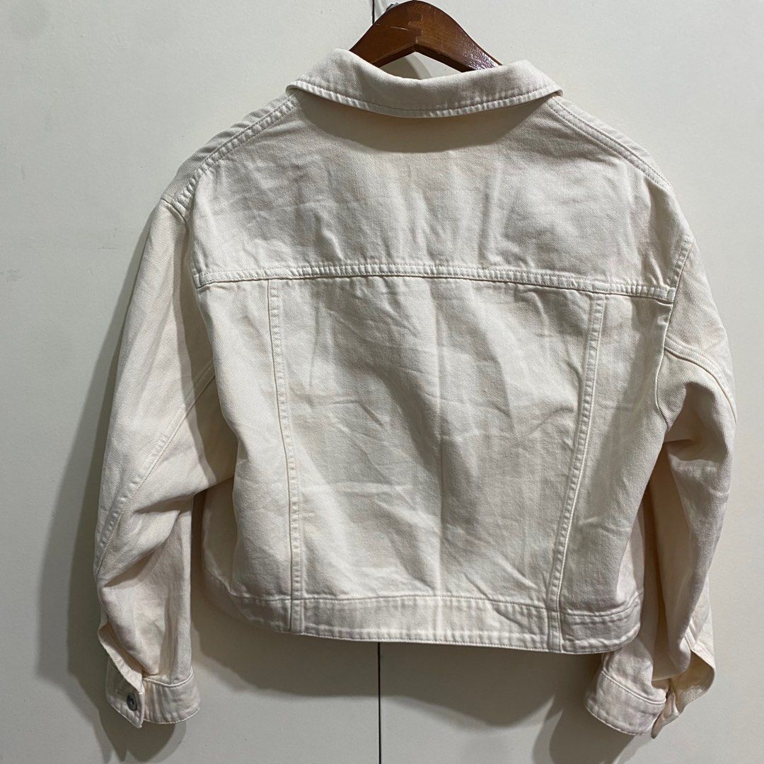 Uniqlo Cream Cropped Denim Jacket, Women's Fashion, Coats, Jackets and ...