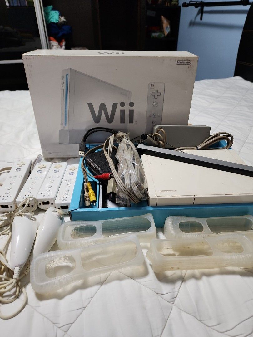 Wii Game Console with Games, Video Gaming, Video Game Consoles ...