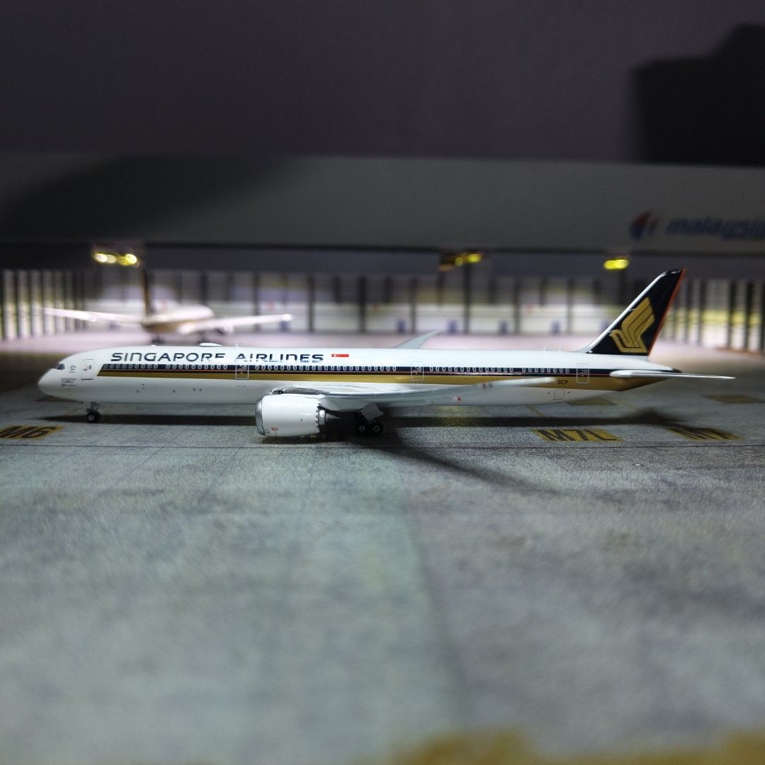 1:400 Phoenix Singapore Airlines 1000th Boeing 787-10 Dreamliner ...