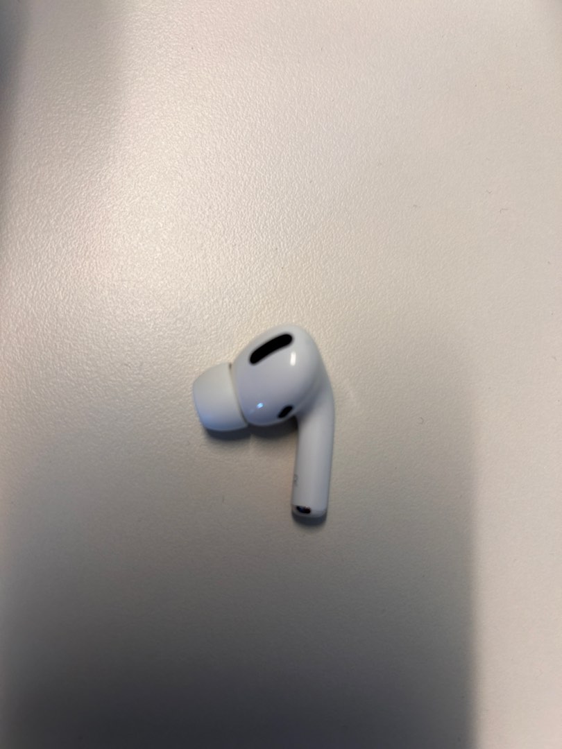 AirPods Pro gen1 right side, Audio, Earphones on Carousell