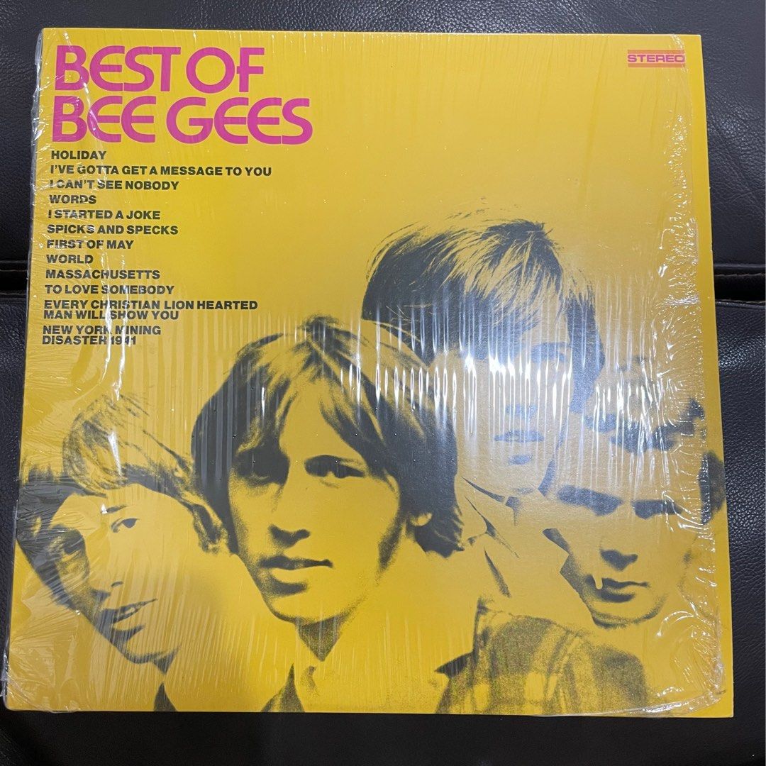 bee gees - best of bee gees, Musik & Media, CD, DVD & Lainnya di Carousell