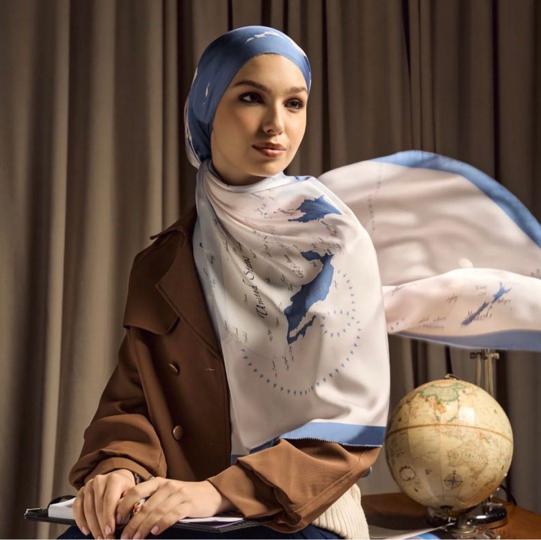 BNIB The World Map dUCk Shawls in Stone and Pastel, Women's Fashion ...