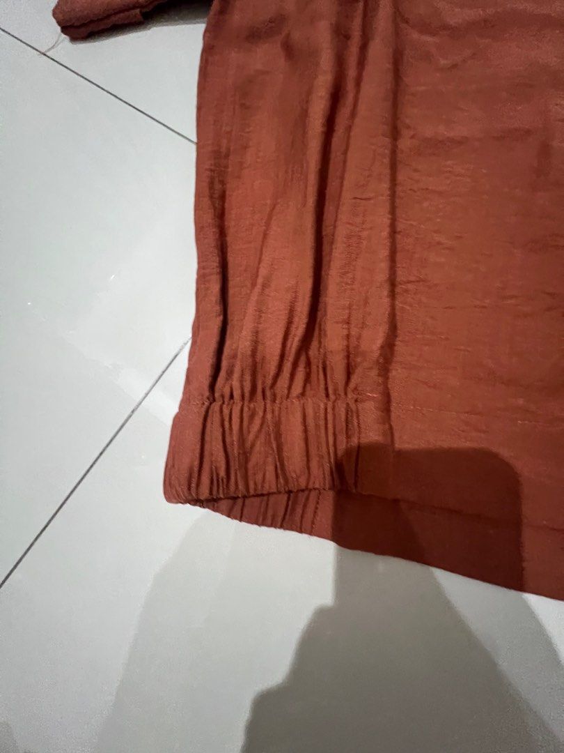 Brick Top, Fesyen Wanita, Pakaian Wanita, Atasan di Carousell