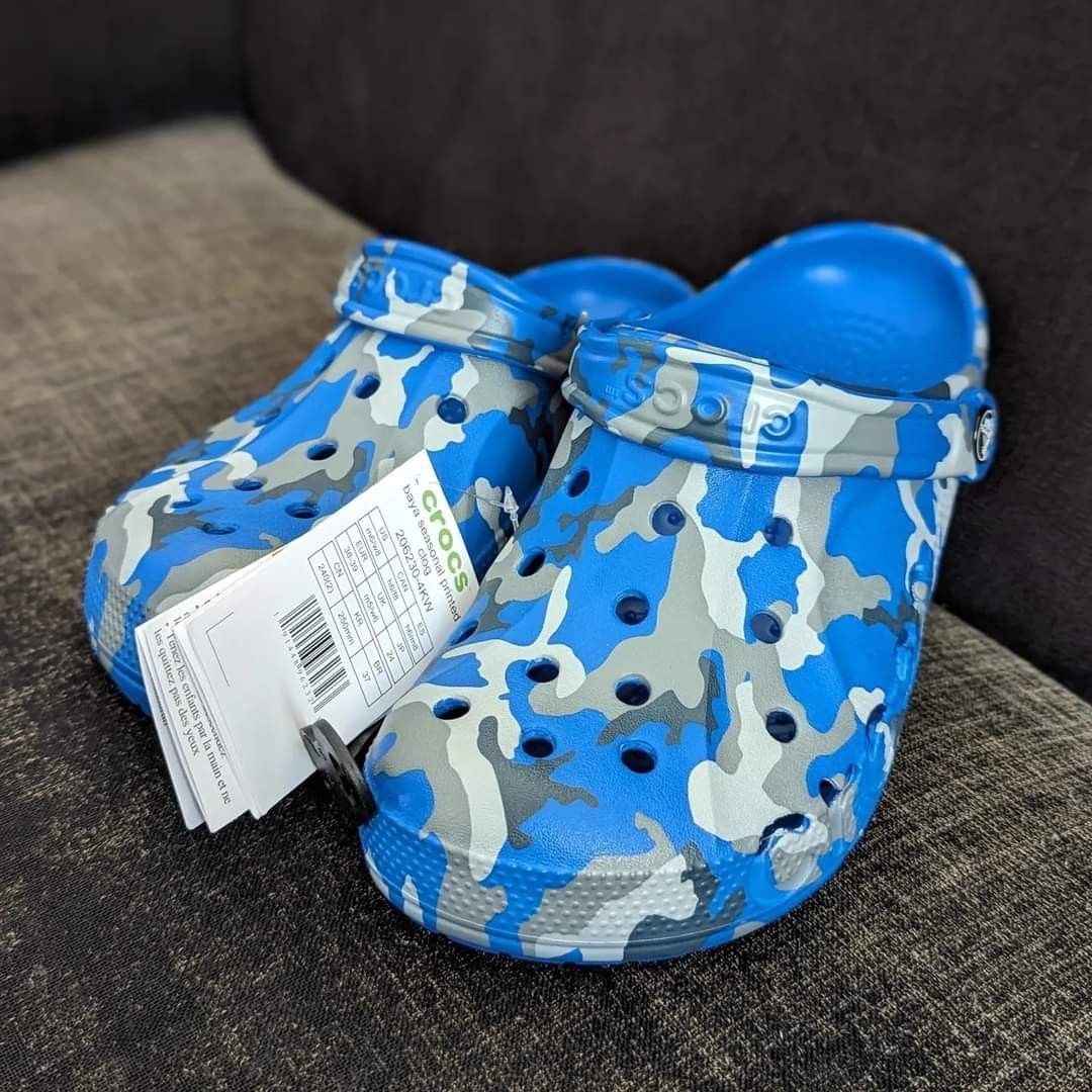 Crocs blue camouflage, Men's Fashion, Footwear, Slippers & Slides on Carousell