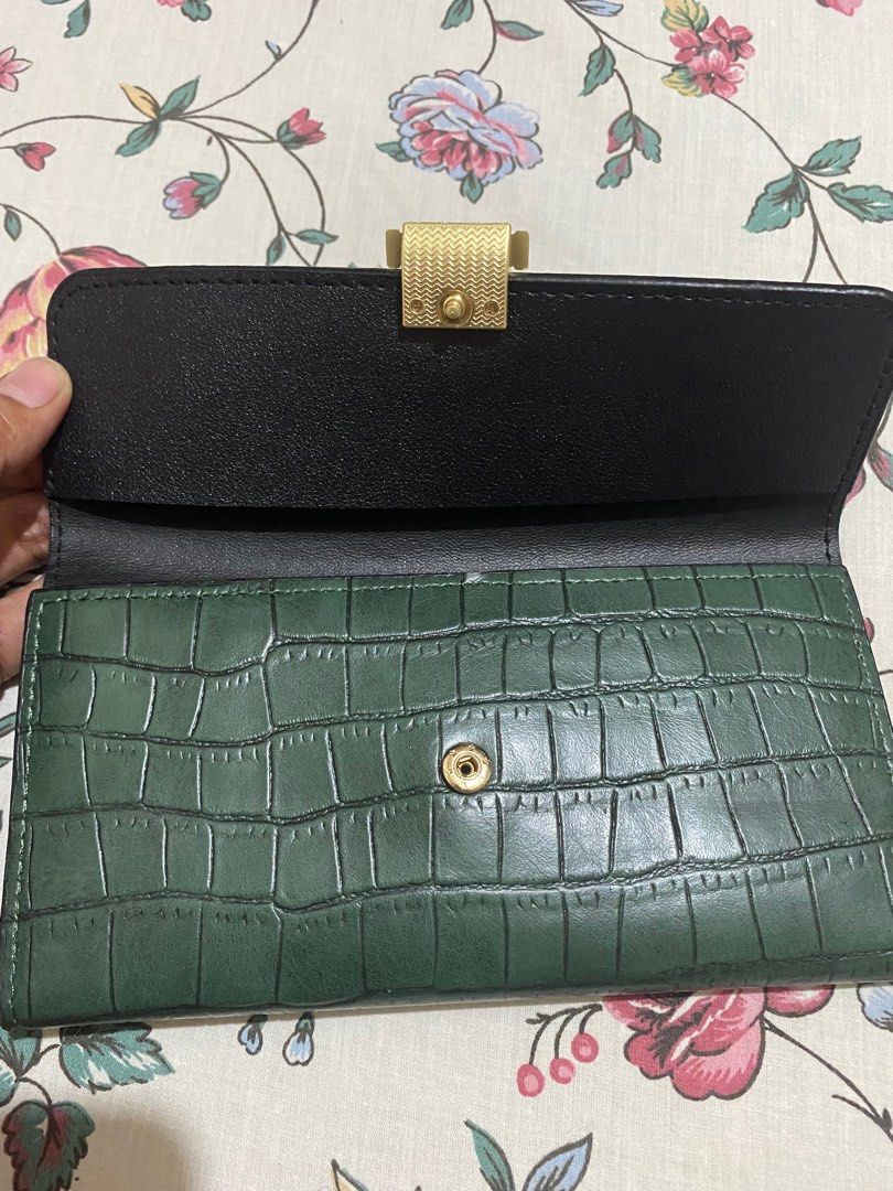 Crocs Skin Trifold Long Wallet on Carousell