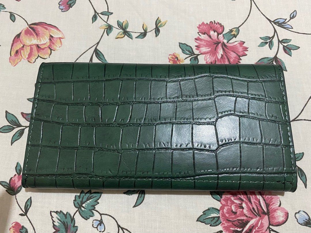Crocs Skin Trifold Long Wallet on Carousell