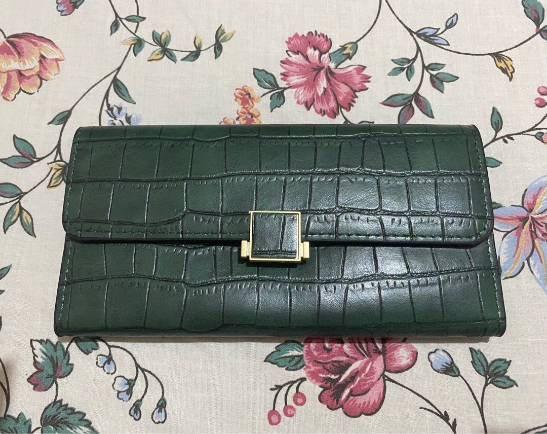 Crocs Skin Trifold Long Wallet on Carousell