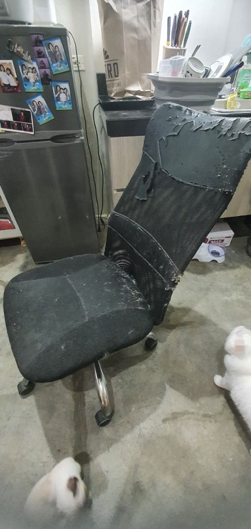 Damaged office chair on Carousell