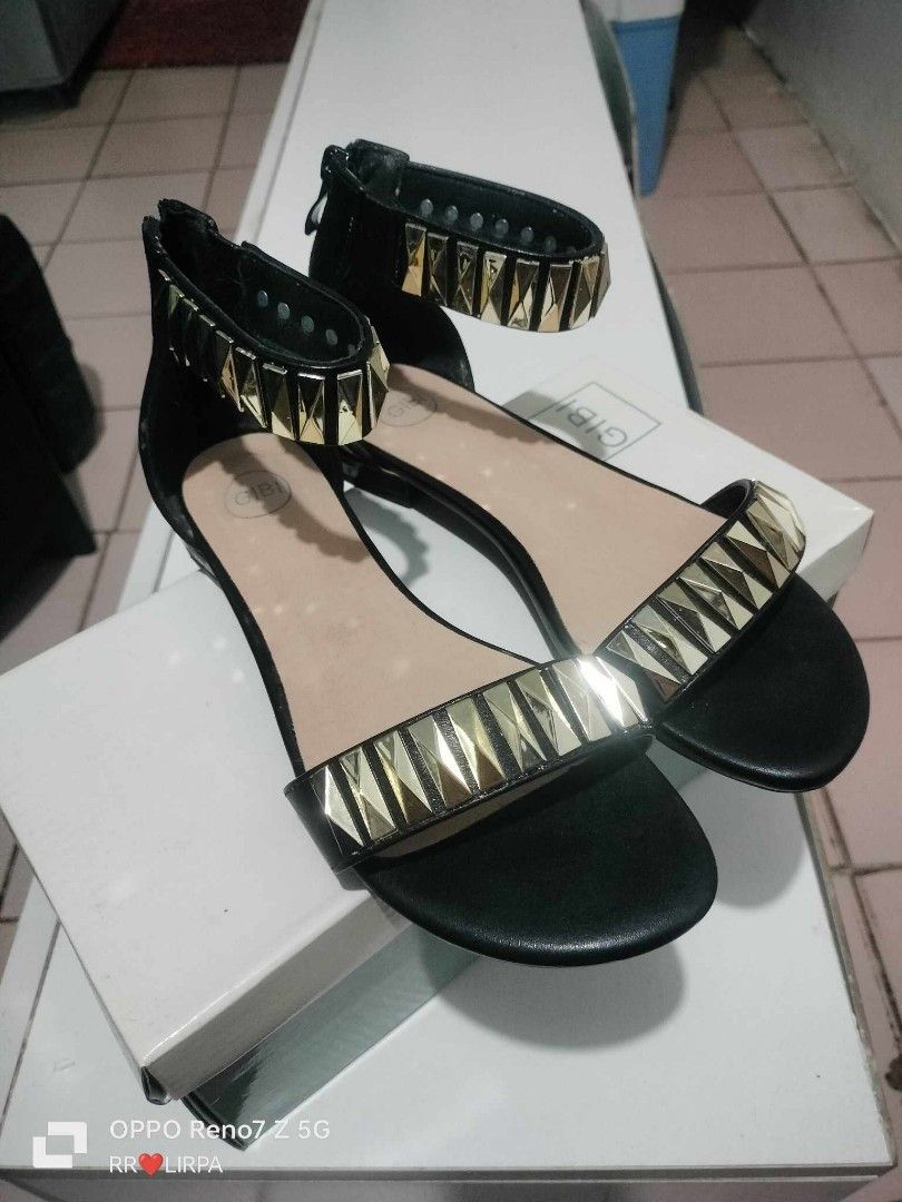 Gibi original, Women's Fashion, Footwear, Flats & Sandals on Carousell