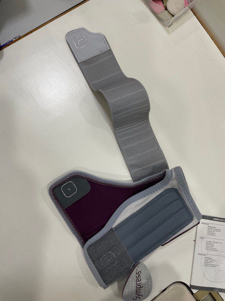 Hand support, Health & Nutrition, Braces, Support & Protection on Carousell