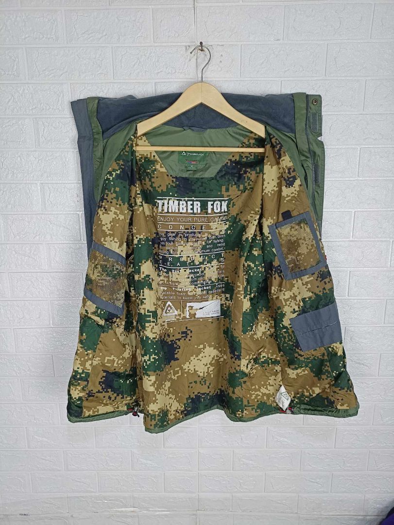 Jacket outdoor timberfox, Fesyen Pria, Pakaian , Baju Luaran di Carousell