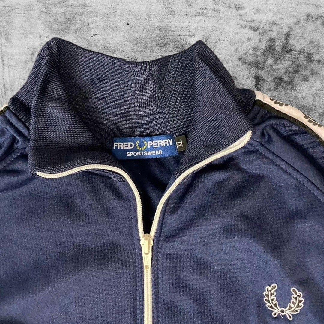 Jaket Tracktop Fred Perry Side Taped Navy Putih, Fesyen Pria, Pakaian ...
