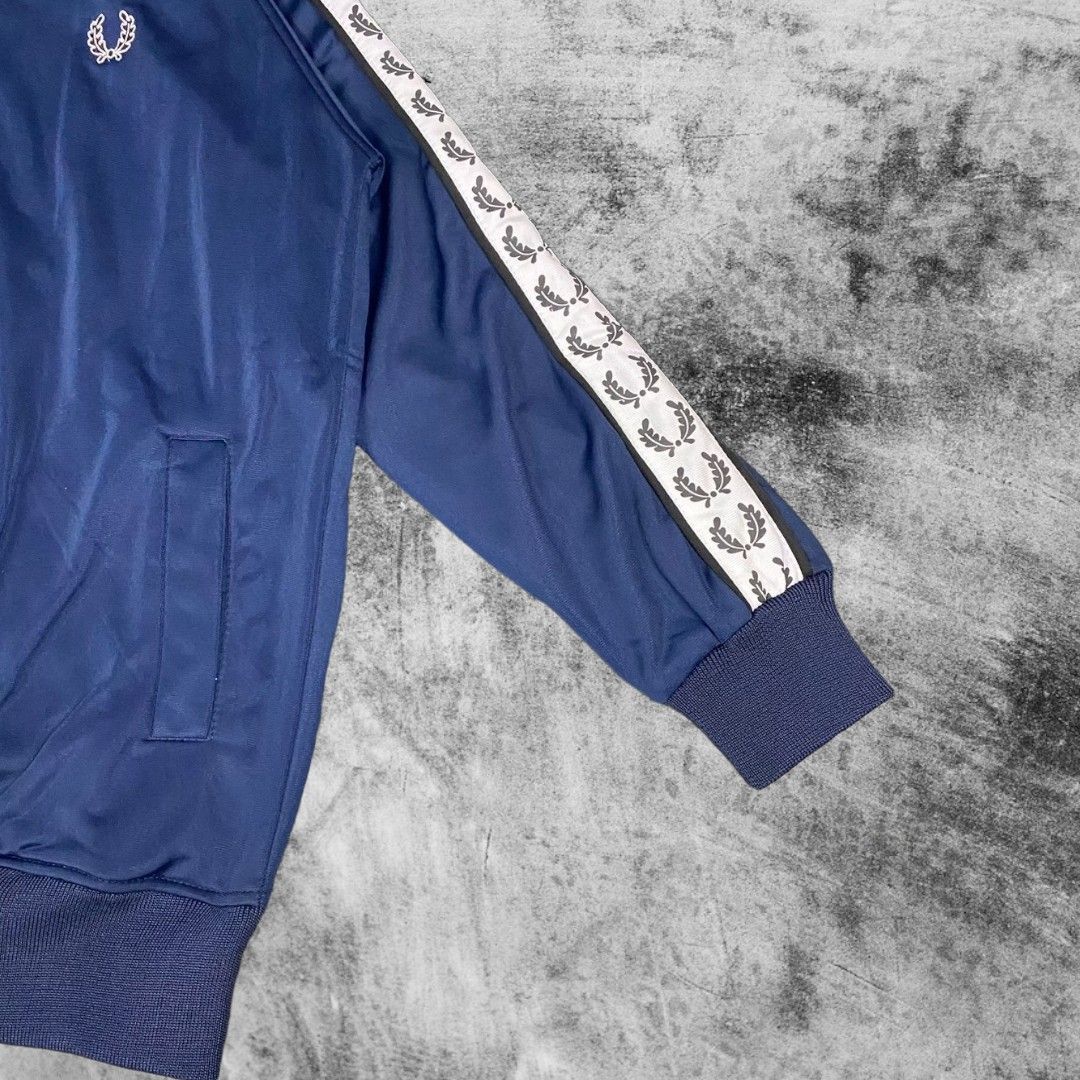 Jaket Tracktop Fred Perry Side Taped Navy Putih, Fesyen Pria, Pakaian ...