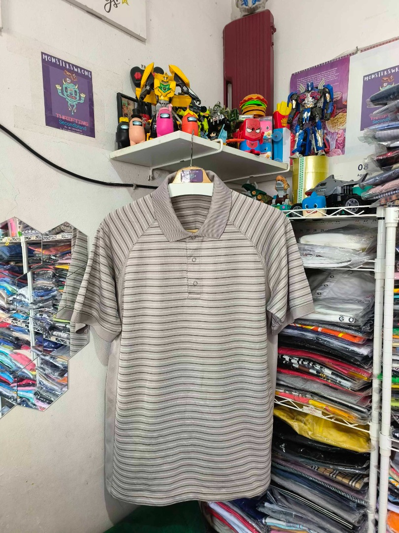 Kaos Polo Uniqlo Coksu Garis Garis Putih Abu Abu, Fesyen Pria, Pakaian , Atasan di Carousell