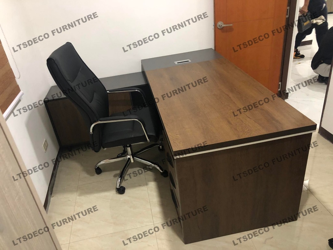 L TYPE OFFICE TABLE OFFICE FURNITURE AND PARTITION on Carousell