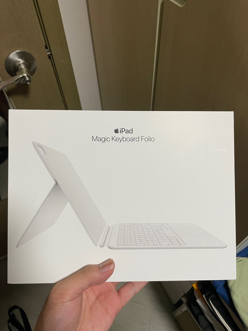 Magic Keyboard Folio for iPad (10th generation) - US English, 手提電話, 平板 ...