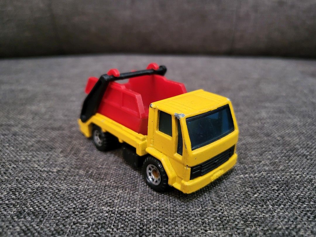 Matchbox MB 70 Ford Cargo Skip Truck 1986 on Carousell