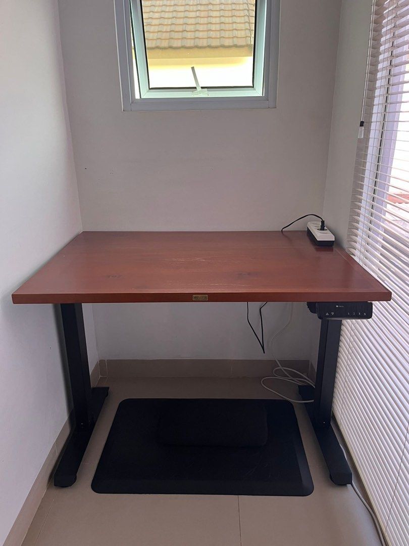 Meja kerja - electric adjustable desk (bisa naik turun), Perabotan ...