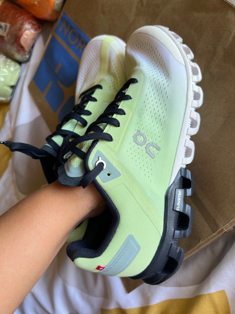 ON CLOUD HELION mens 7.5, Men's Fashion, Footwear, Sneakers on Carousell