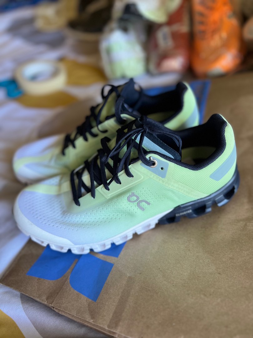 ON CLOUD HELION mens 7.5, Men's Fashion, Footwear, Sneakers on Carousell