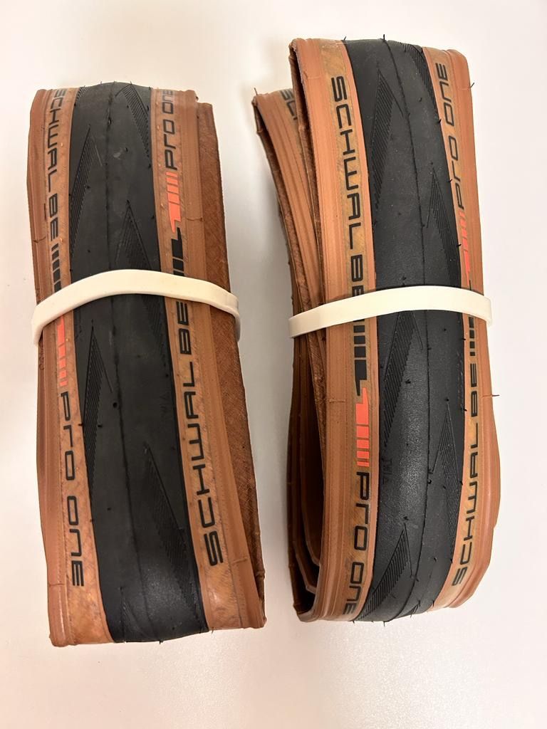 Schwalbe Pro One tubeless 28mm tires, tan sidewalls, 運動產品, 單車及配件, 單車 ...
