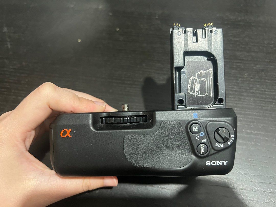Sony vertical grip, Photography, Photography Accessories, Other ...
