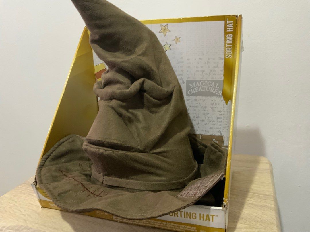 Talking Sorting Hat Harry Potter Wizarding World, Toys & Collectibles, Mainan di Carousell