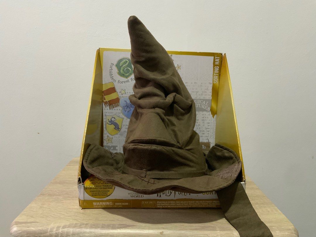 Talking Sorting Hat Harry Potter Wizarding World, Toys & Collectibles, Mainan di Carousell