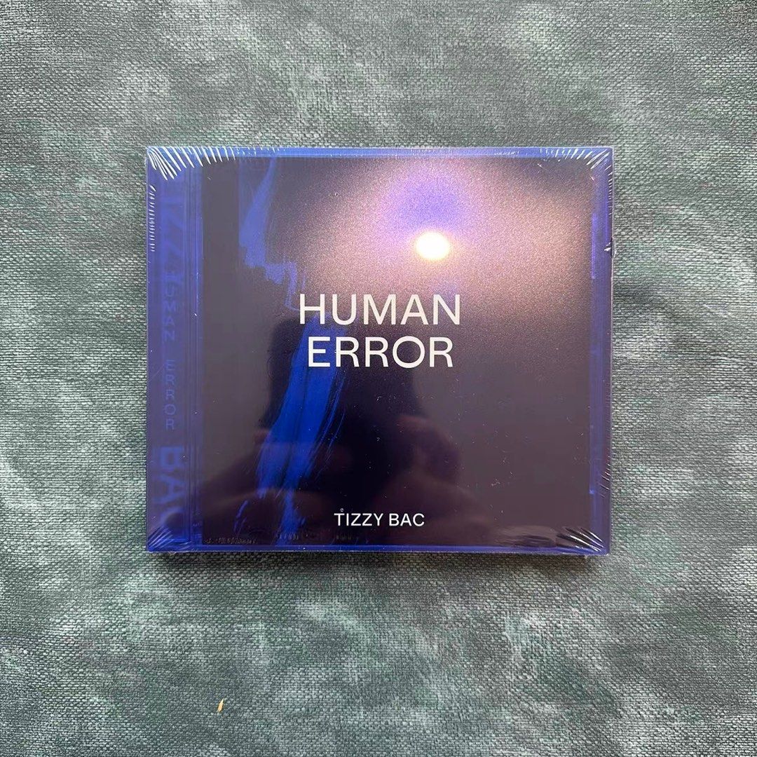 【預定】Tizzy Bac 新專輯 Human Error 平裝版CD+摺頁海報, 興趣及遊戲, 音樂、樂器 & 配件, 音樂與媒體 - CD 及 DVD - Carousell