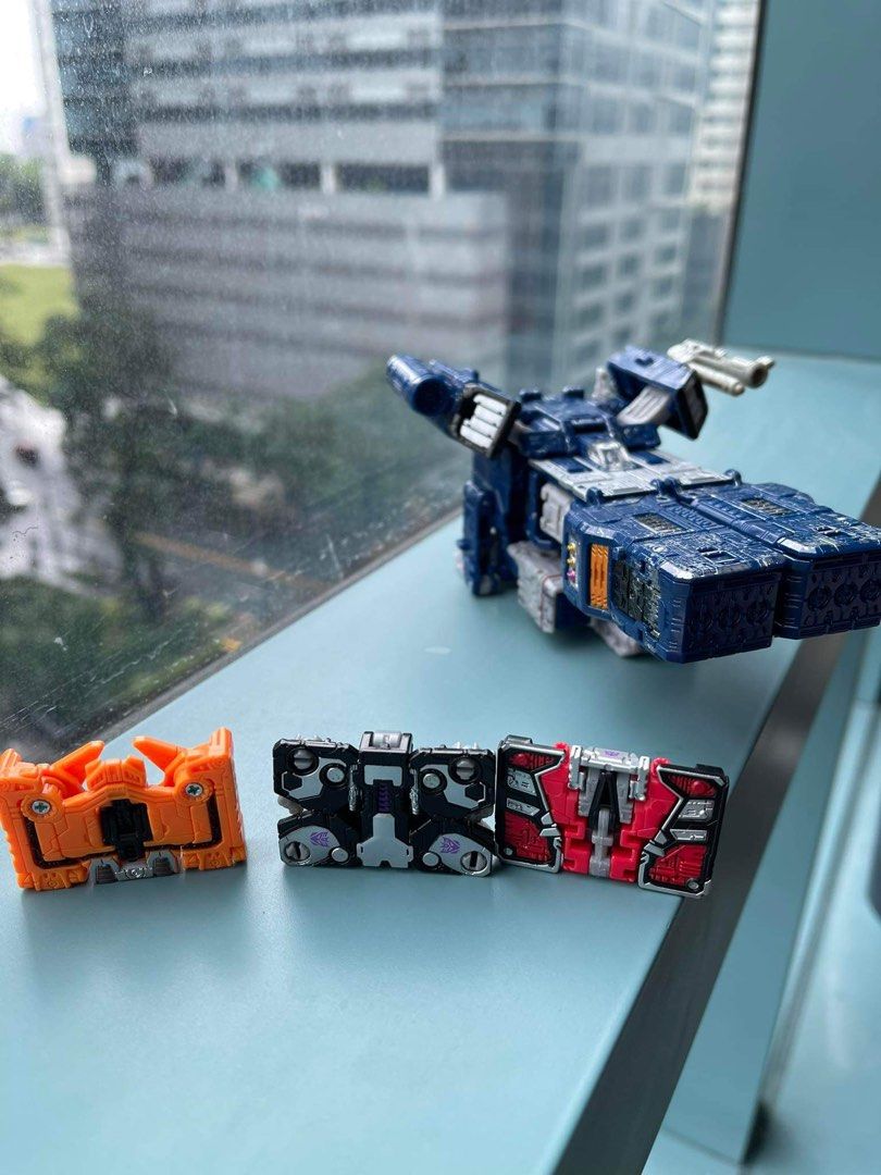 Transformers WFC Siege Soundwave and Cassettes on Carousell