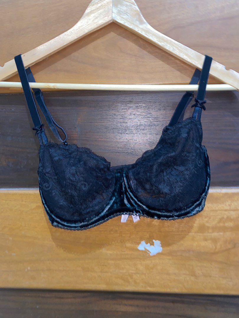 Victorias secret velvet lace 32d fit cup c/underwired on Carousell