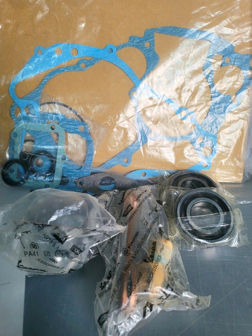 Aprilla 125 Piston set and con rod set., Motorcycles, Motorcycle ...