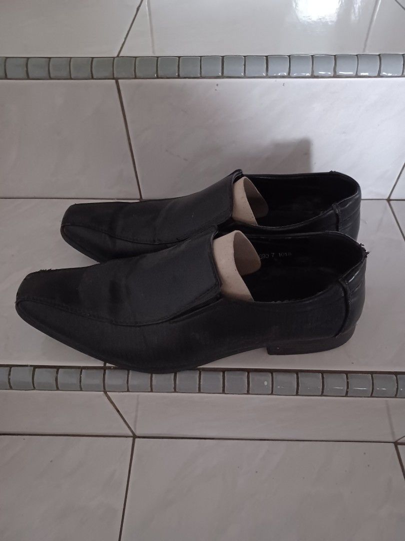 Bata Leather Shoes, Men's Fashion, Footwear, Dress shoes on Carousell
