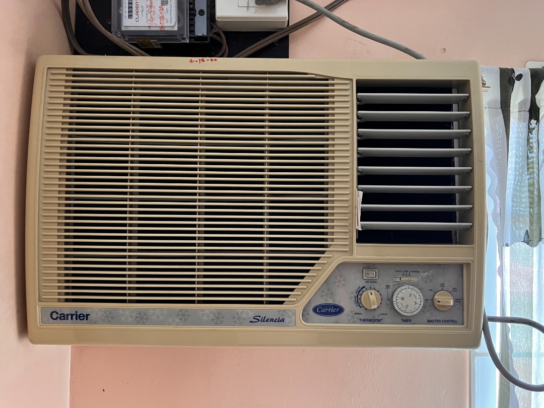 Carrier 1HP non-inverter window type aircon air conditioner, TV & Home ...