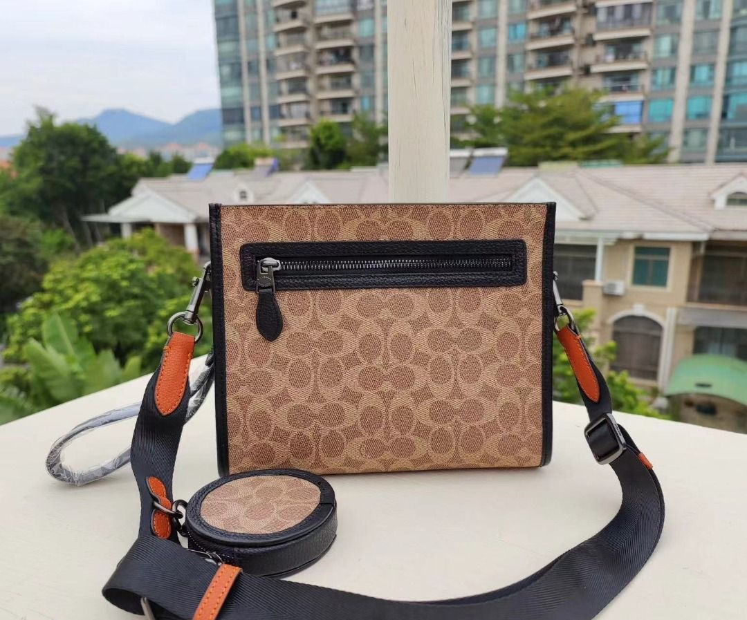 Coach CC088 Hitch Convertible Crossbody with Hybrid Pouch In Signature ...